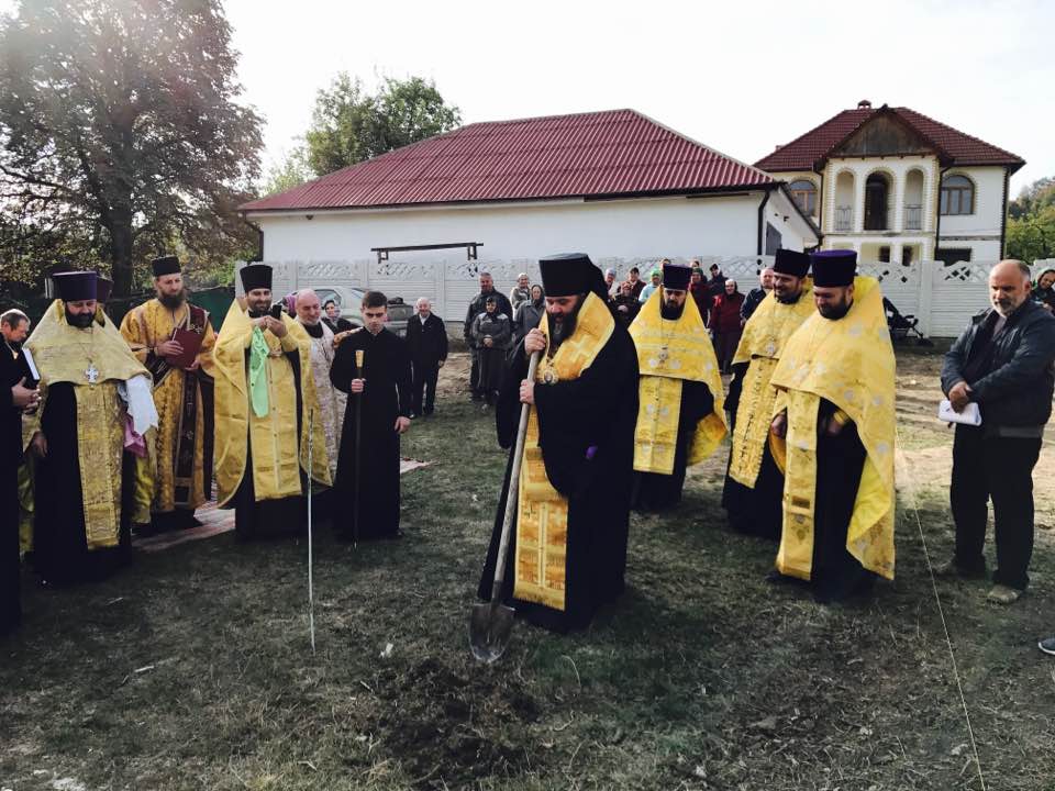 PS Siluan, Episcop de Orhei, a oficiat Sfinţirea locului de biserică în ...