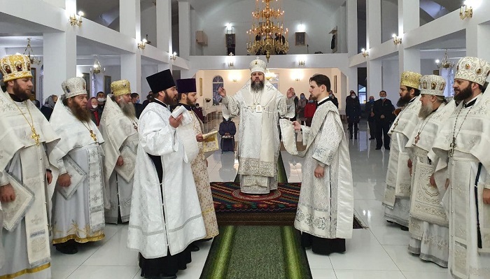 PS Siluan a oficiat Slujba sfinții Prestolului noii Biserici și Sfânta ...