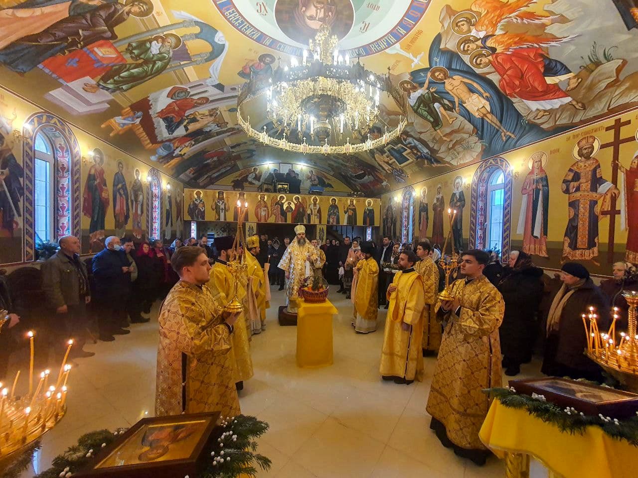 Sfântul Ierarh Spiridon al Trimitundei prăznuit prin slujbă arhierească ...