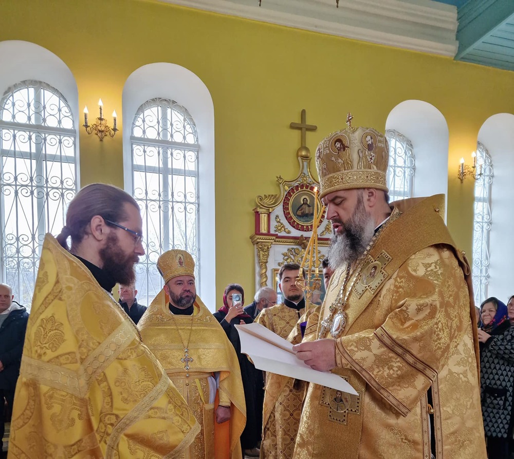 PS Siluan, Episcopul Orheiului s-a aflat în mijlocul credincioșilor ...
